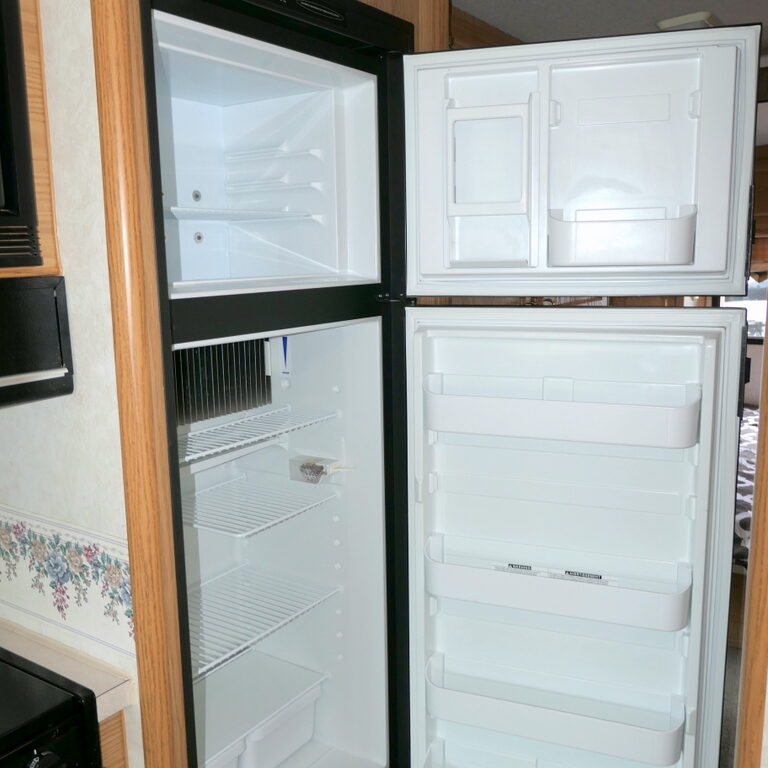 1998 Fleetwood BOUNDER 32H Class-A, Non-Slide, Ford V-10 - Kirkland RV ...